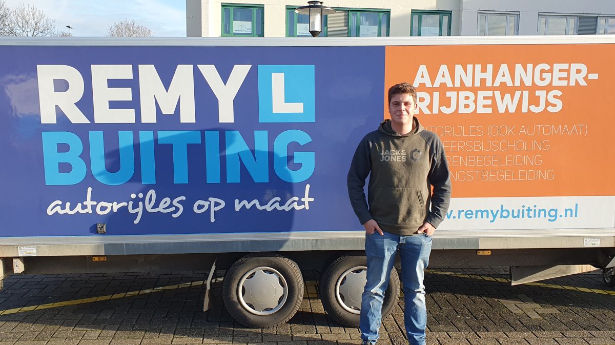 Gefeliciteerd Collin in 1 keer geslaagd voor je E achter B rijbewijs!